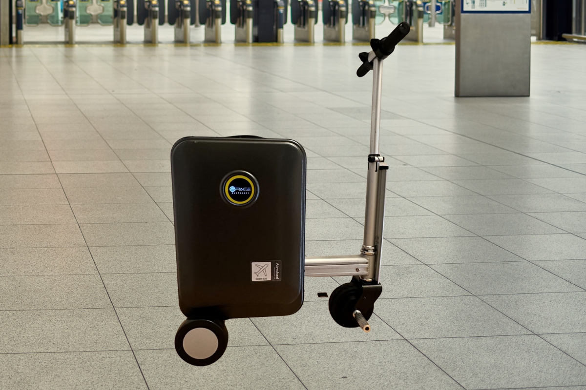 Smart, Rideable Airwheel Luggage - Luggage Hub